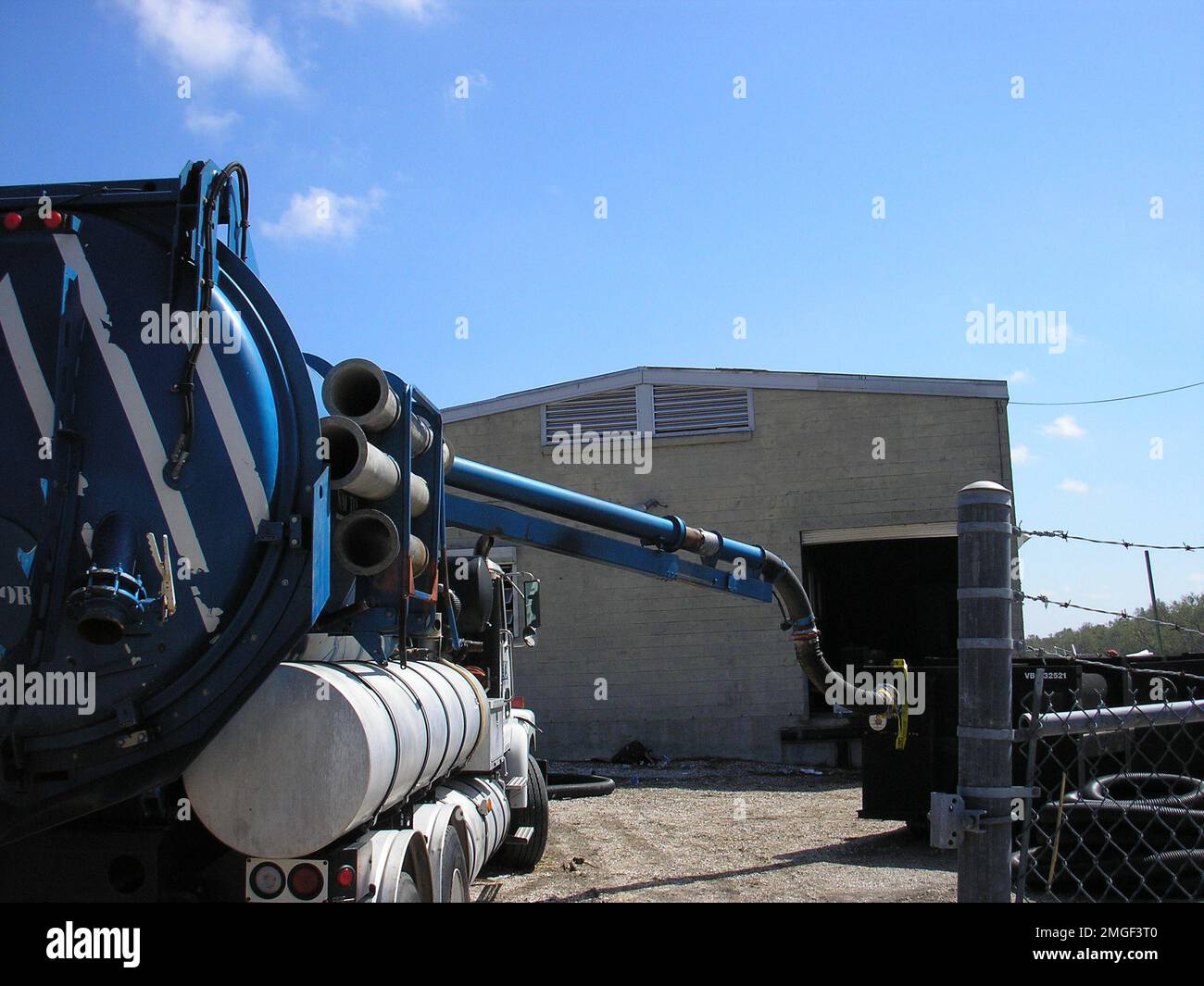 Sucker truck hi-res stock photography and images - Alamy