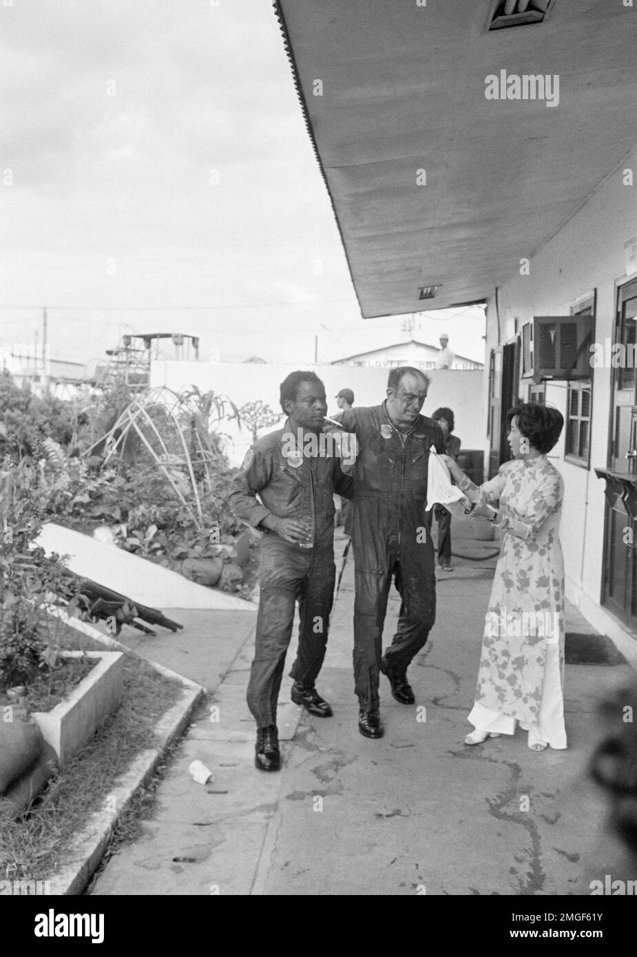 Two USAF crewmen injured Friday in the crash of a giant C5A transport ...