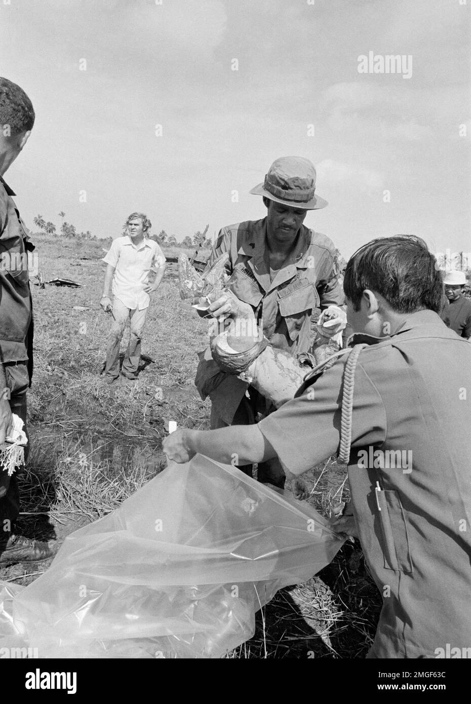 EDS NOTE: GRAPHIC CONTENT - Escorts of the Vietnamese orphans ...