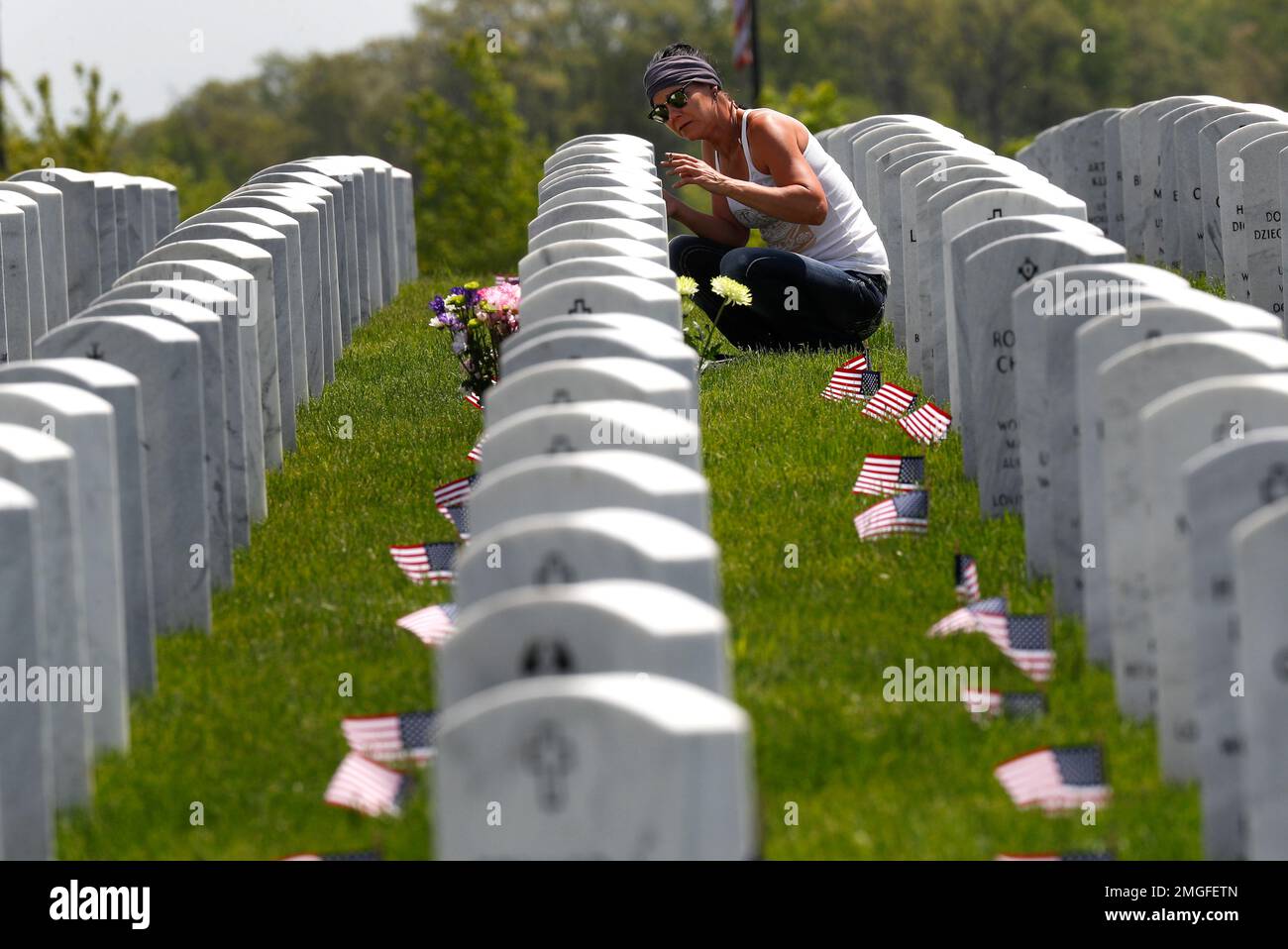 Kimberly Choate touches her father's memorial headstone on Memorial Day ...