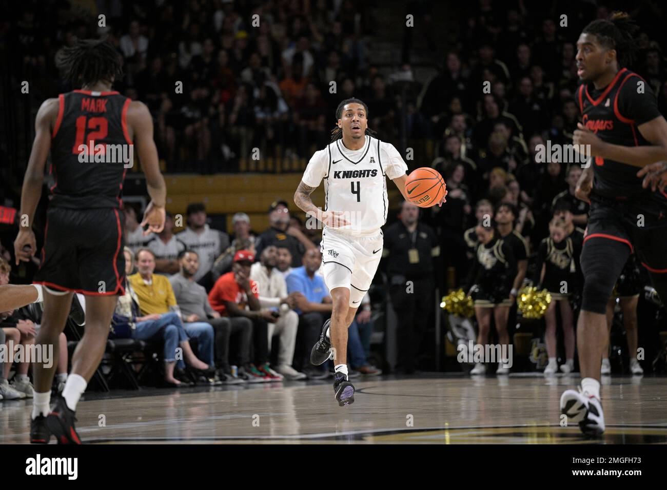 Central Florida guard Brandon Suggs (4) brings the ball up the court ...