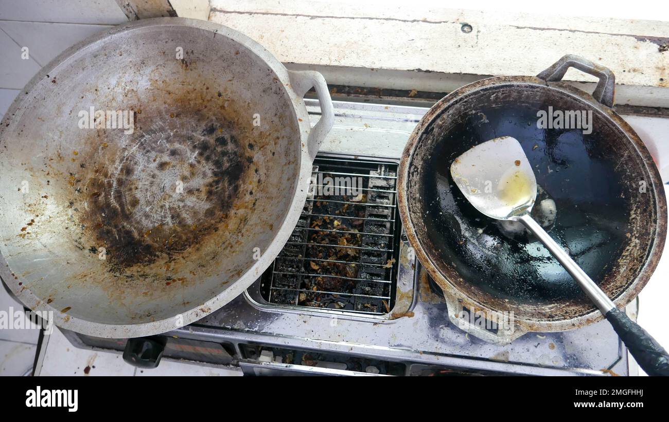 Dirty pan spoon in kitchen hi-res stock photography and images - Alamy