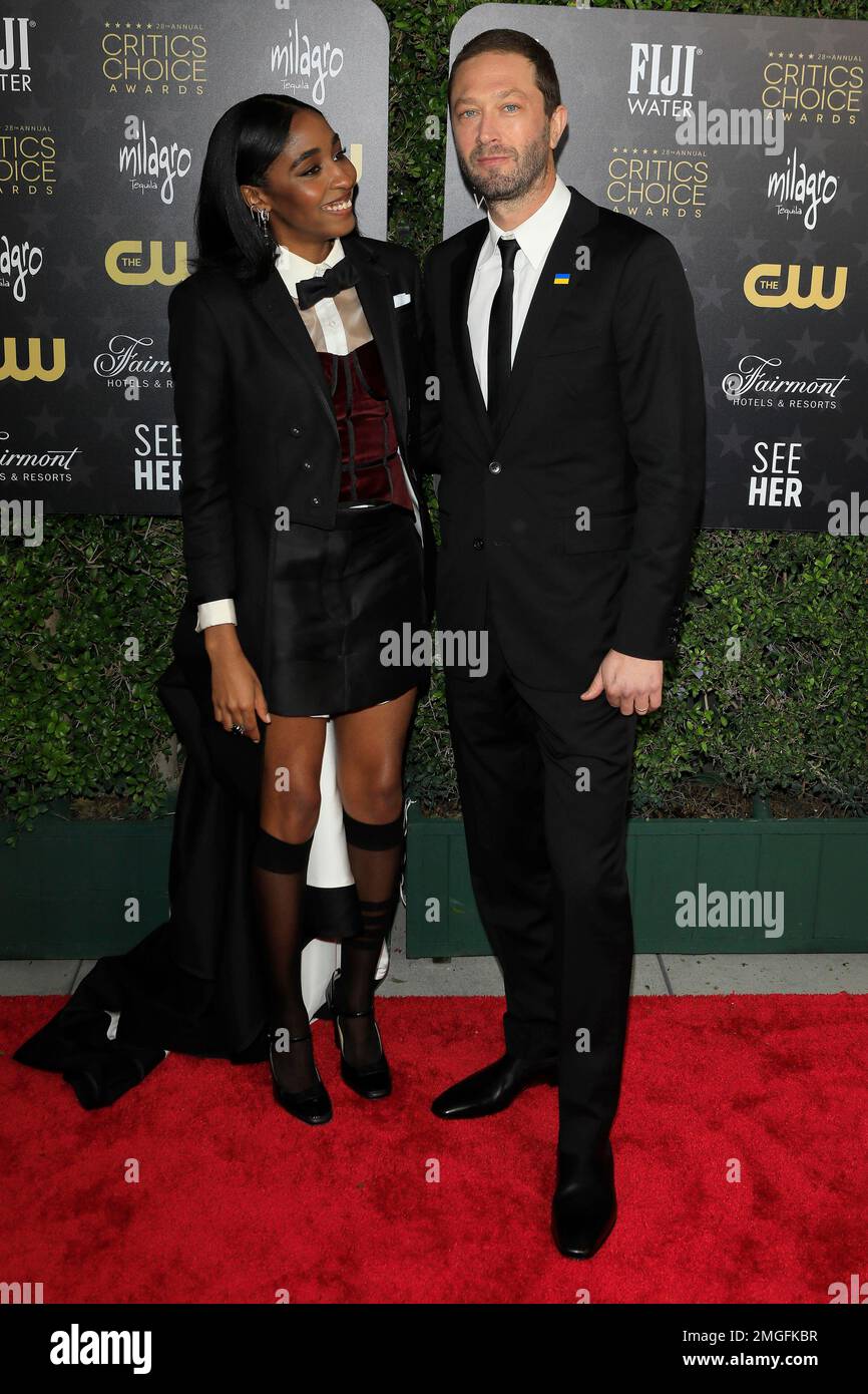 LOS ANGELES - JAN 15: Ayo Edebiri, Ebon Moss-Bachrach at 2023 Critics ...