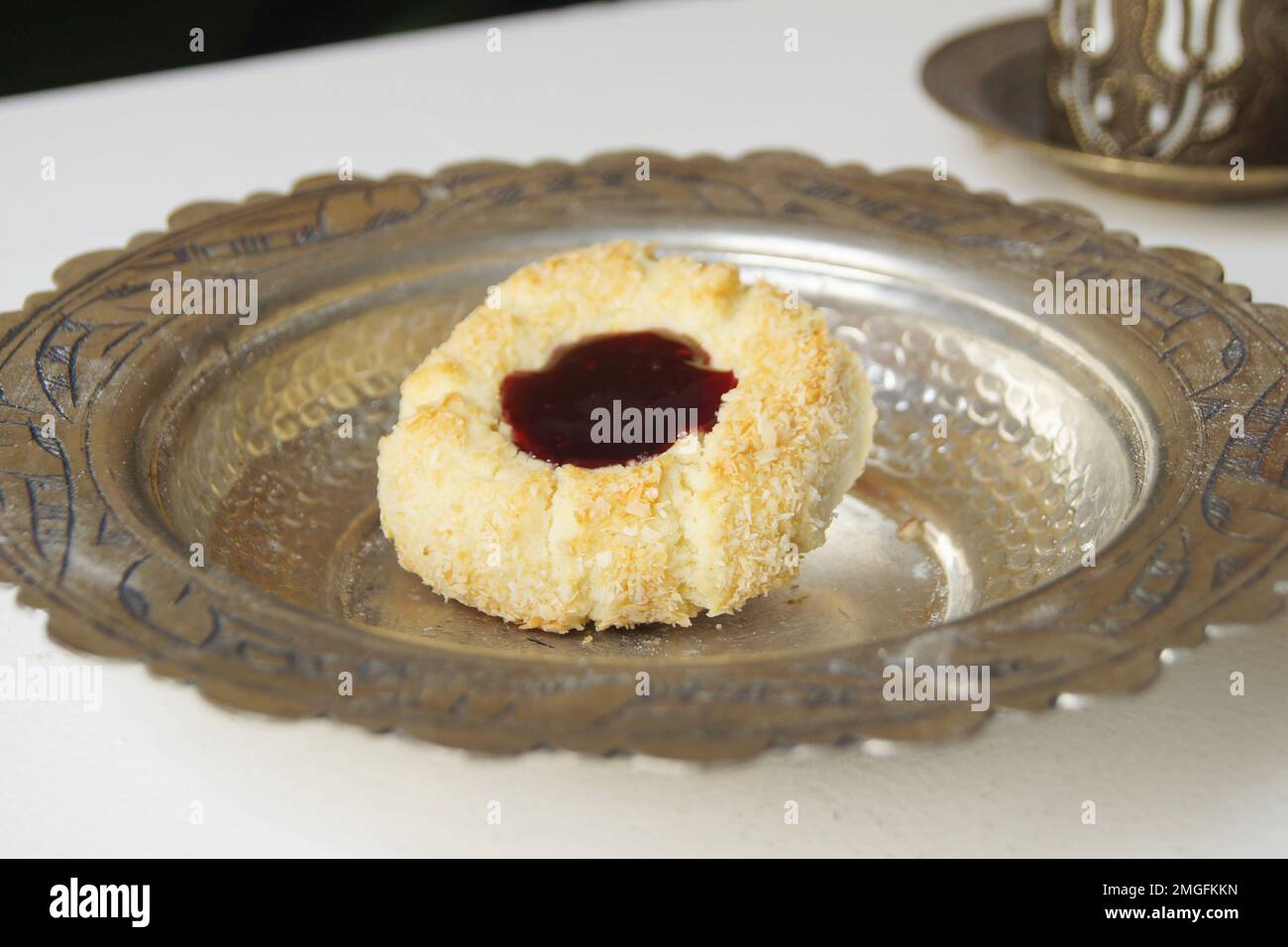 Almond thin cookies hi-res stock photography and images - Alamy