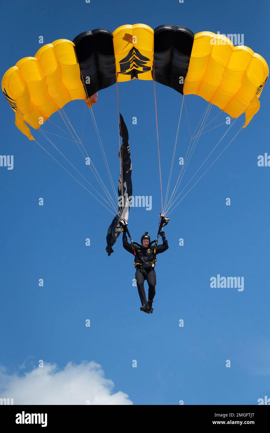 U.S. Army Soldiers with the United States Army Parachute Team, the ...