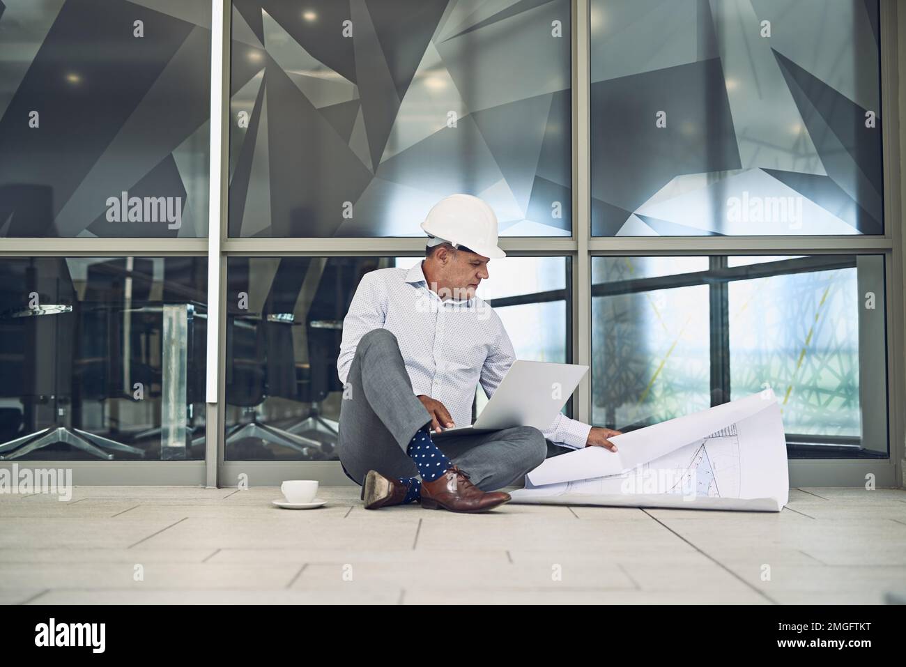 Engineer working construction site laptop hi-res stock photography and ...