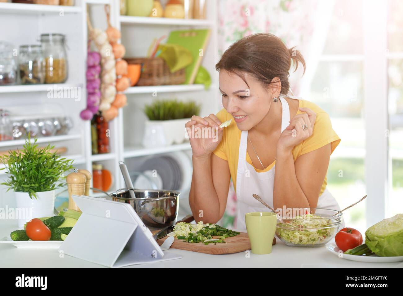 young woman cooking in kitchen at home Stock Photo - Alamy