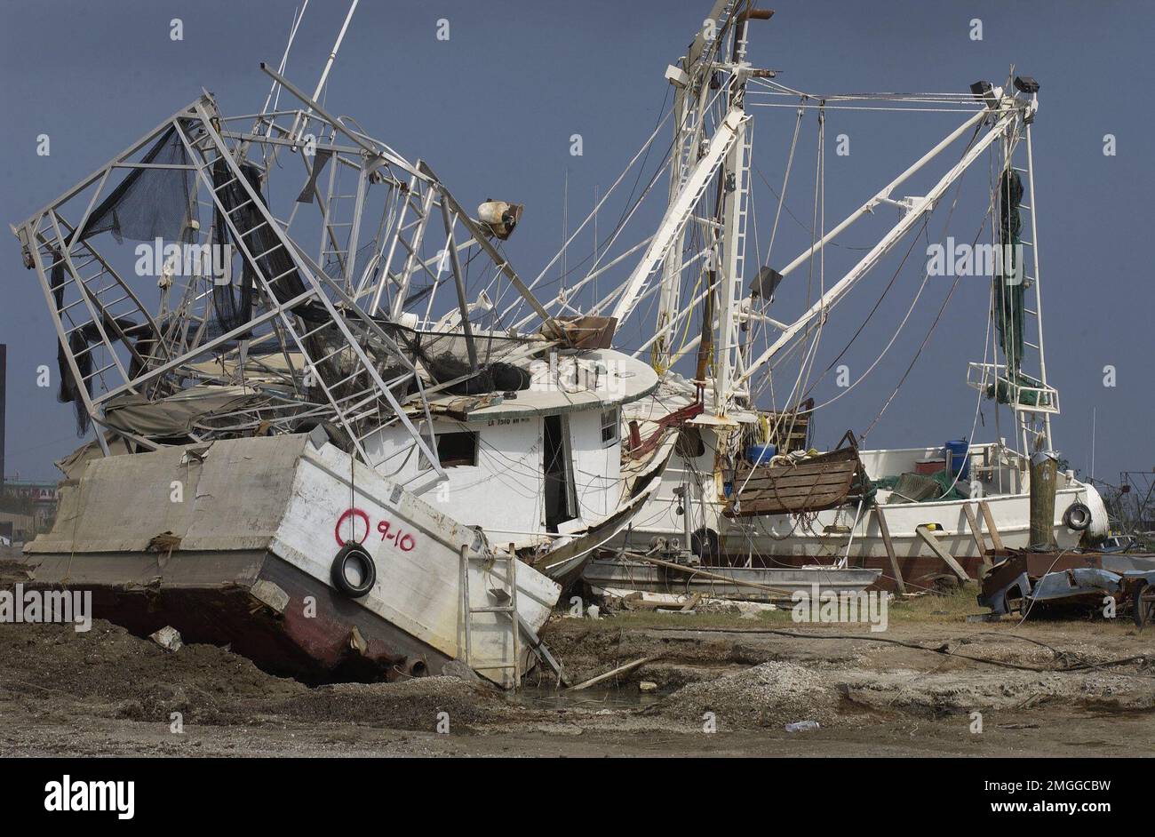 Coast Guard on Scene Damages - 26-HK-82-57. CG On Scene Damages--pile ...