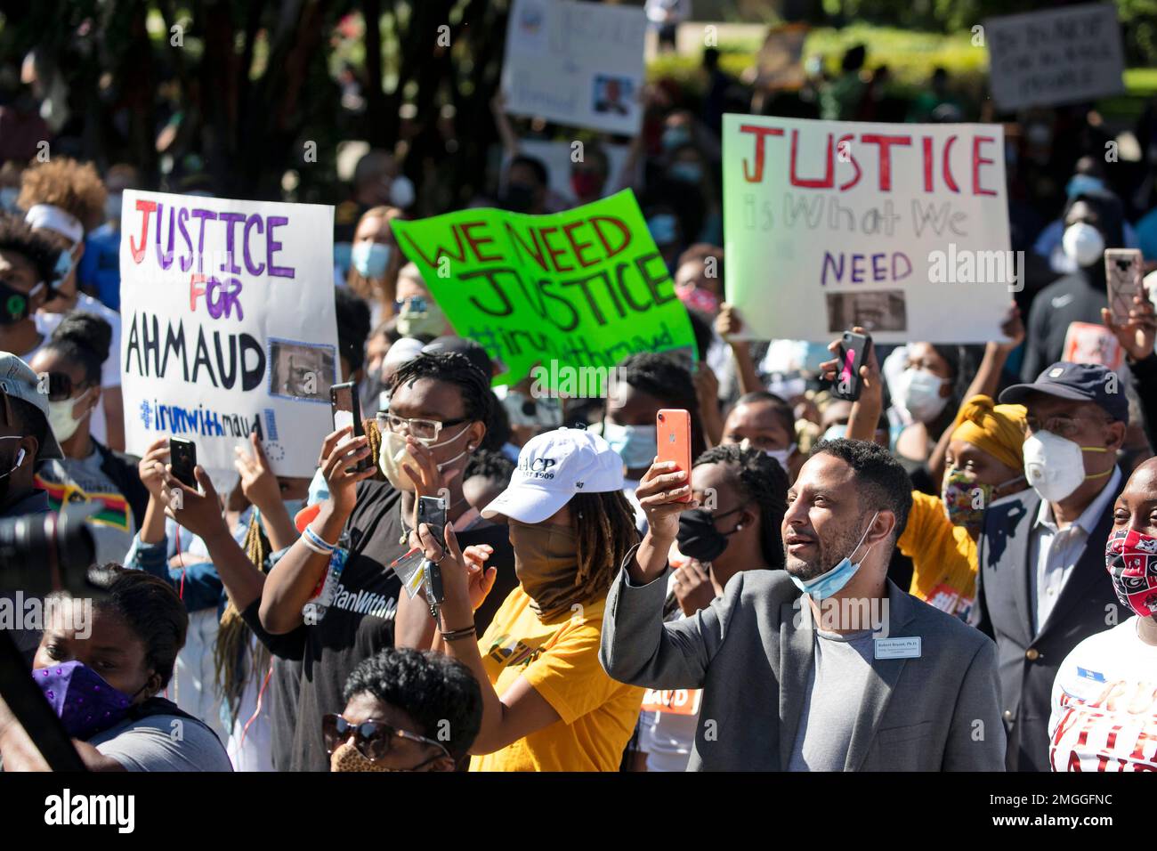 REMOVES “UNARMED” AND ADDS THAT AUTHORITIES HAVE NOT CONFIRMED THAT ...