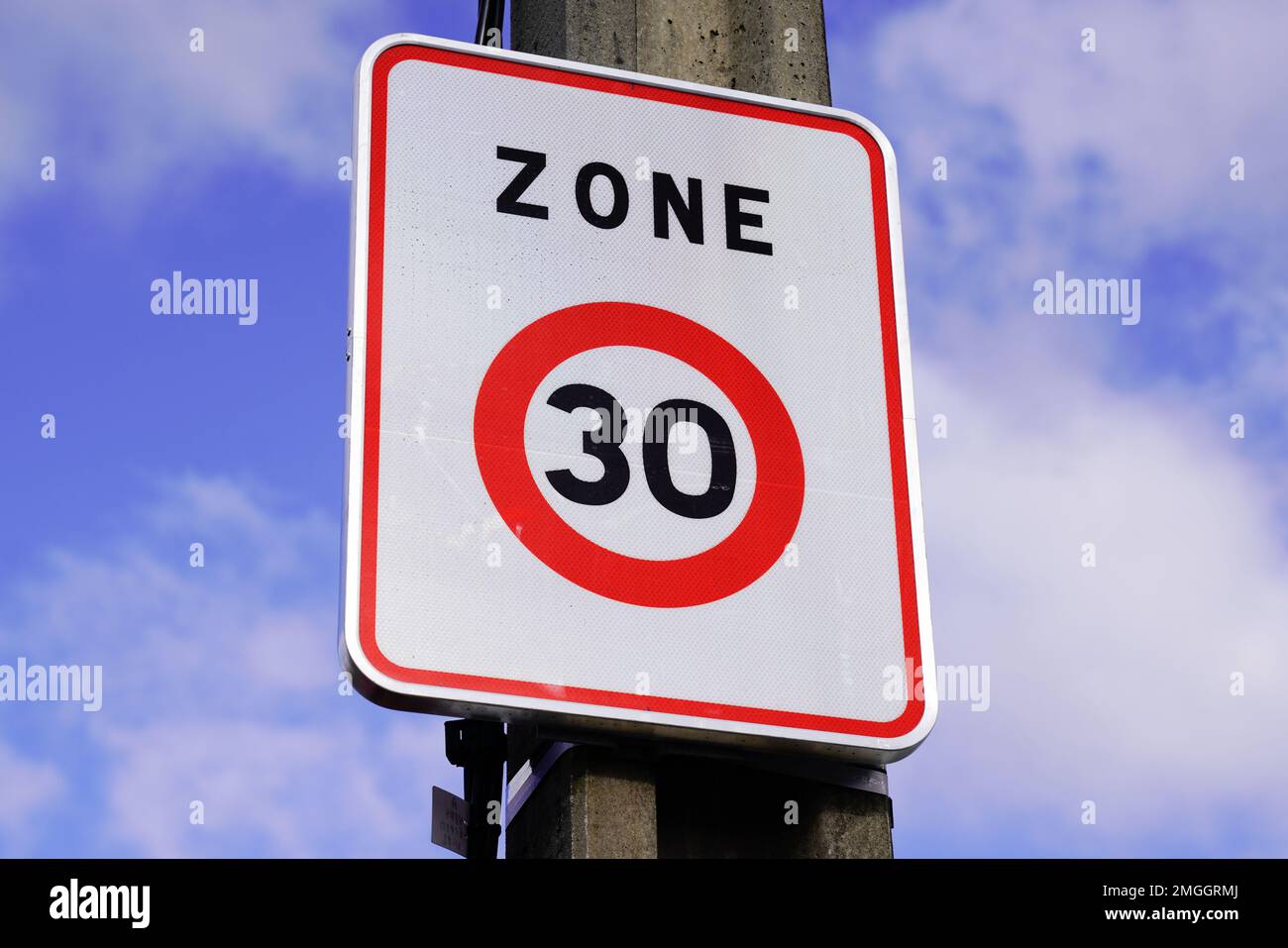zone 30 french city road car sign to limit town center vehicle speed to 30km per hour Stock ...