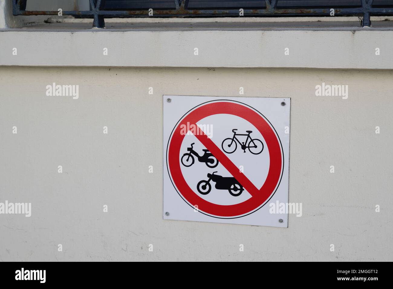 No moped sign hi-res stock photography and images - Alamy