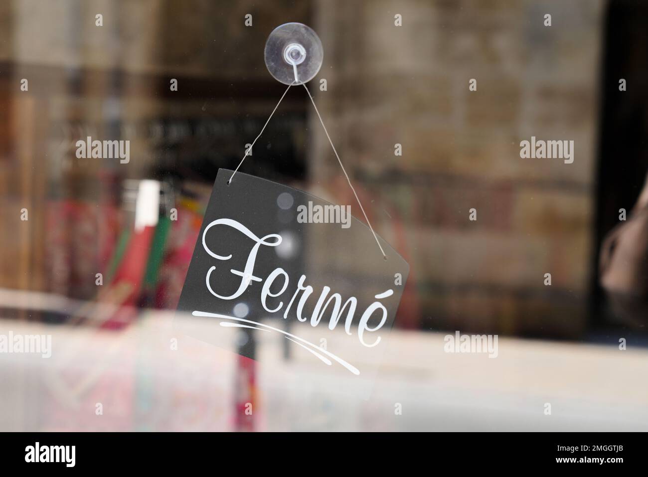 closed french text means ferme on door store text sign board on windows ...