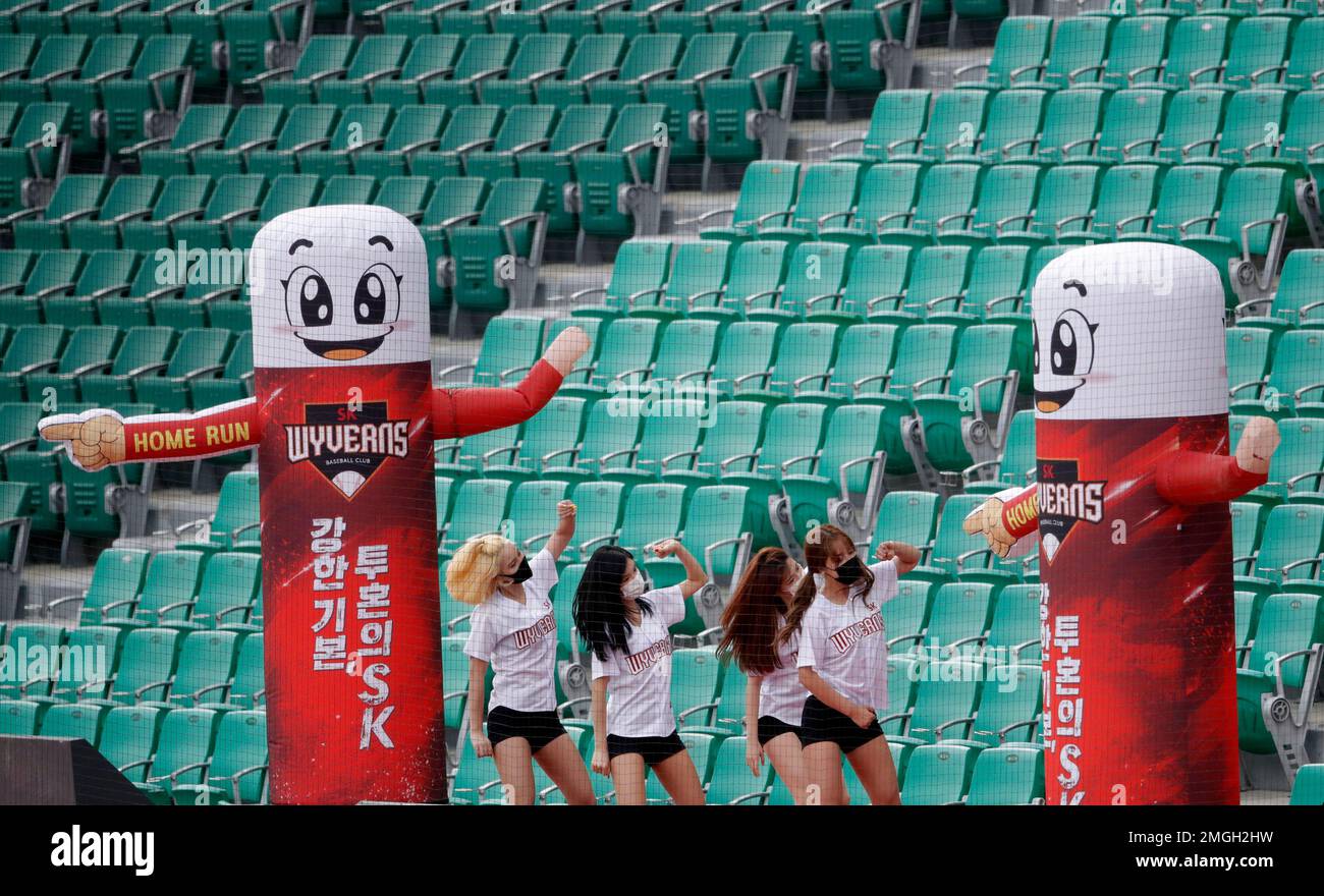 SK Wyverns' cheerleaders cheer for their team during a baseball game ...