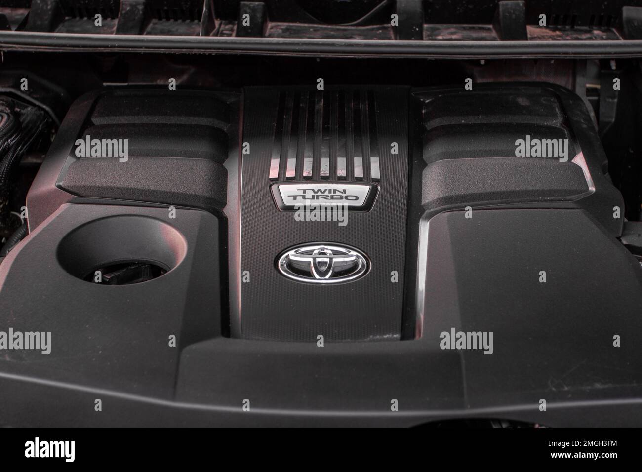 Land cruiser bonnet hi-res stock photography and images - Alamy