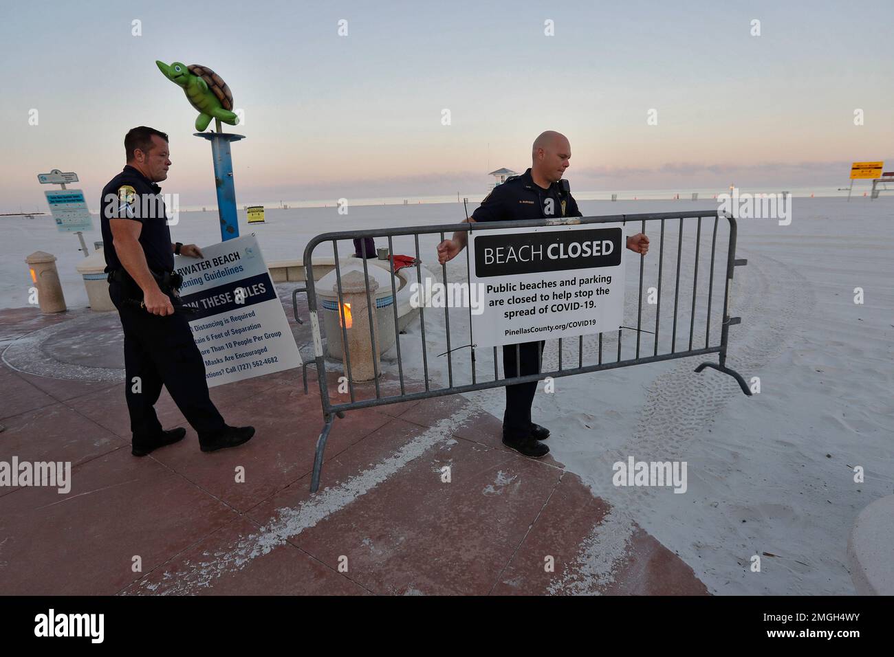 Clearwater police officers Cpl. Jarred Stiff, left, and Lt. Nate ...