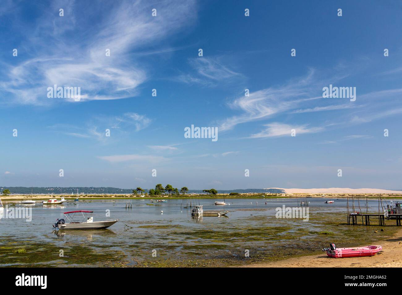 Lege-Cap-Ferret (south-western France): overview of boats on the narrow ...