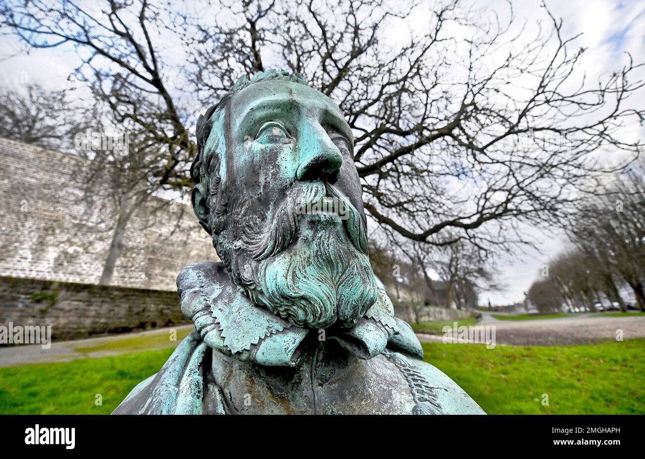 Boulogne-sur-Mer (northern France): statue of Henry II of France ...