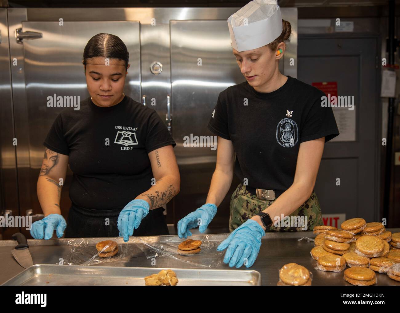 220824-N-VO895-1008 ATLANTIC OCEAN (August 24, 2022) Culinary ...