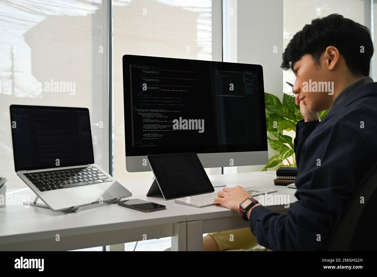 Compute programmer hi-res stock photography and images - Alamy