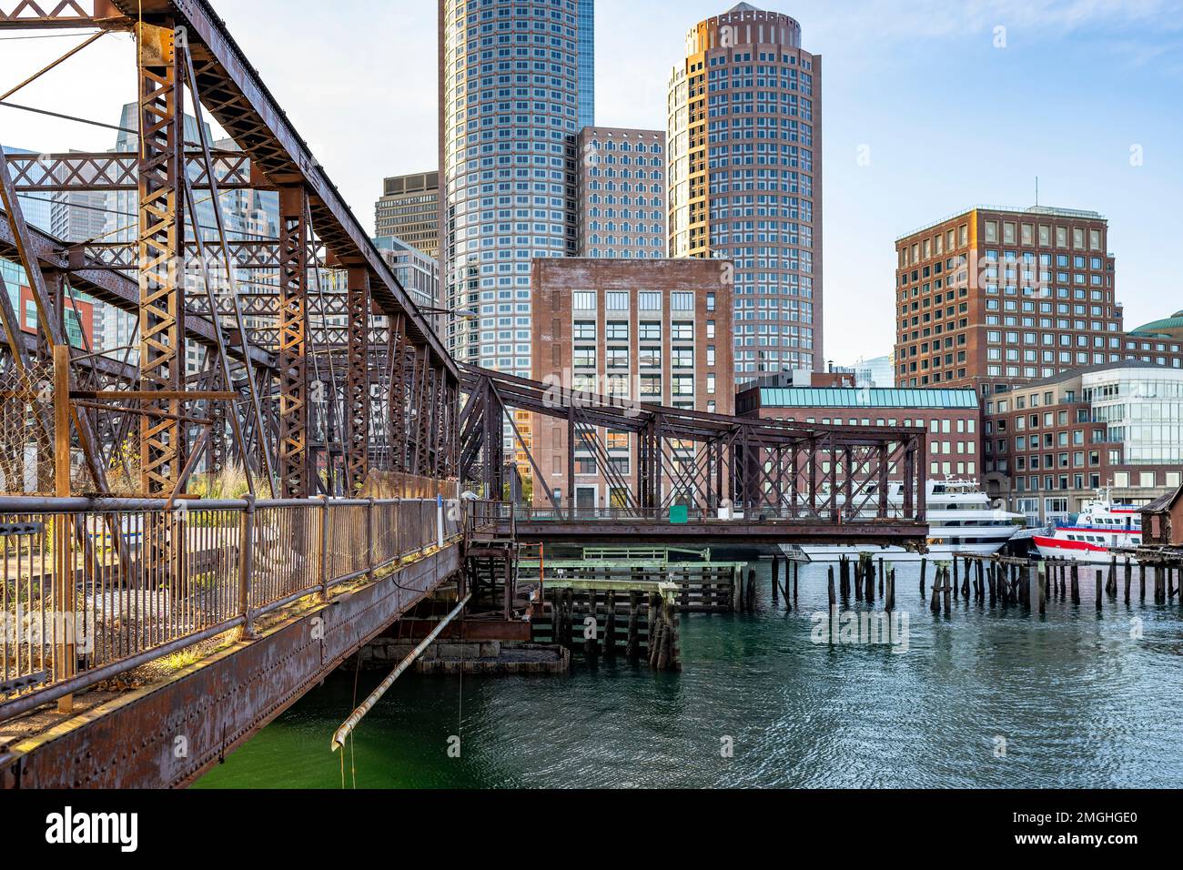 Modern building with squares triangles hi-res stock photography and ...