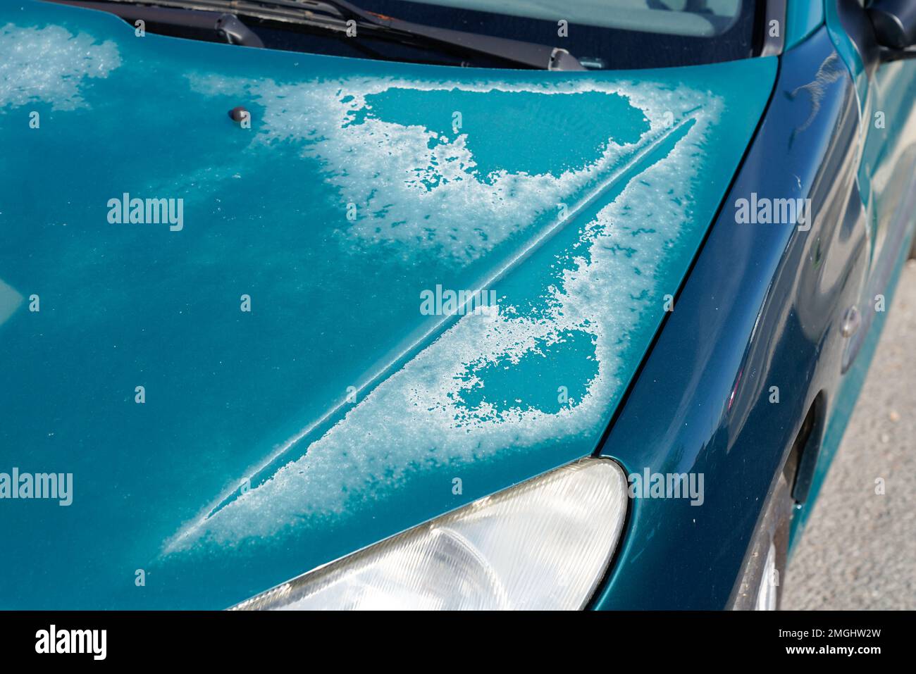 Cracked bonnet hi-res stock photography and images - Alamy