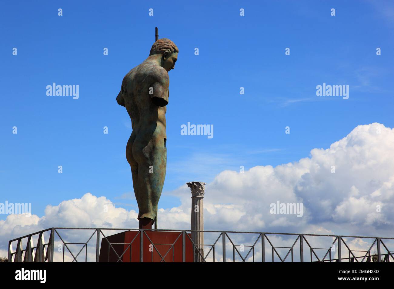 Statue des Daedalus (von Mitoraj), Daidalos, Gestalt in der ...