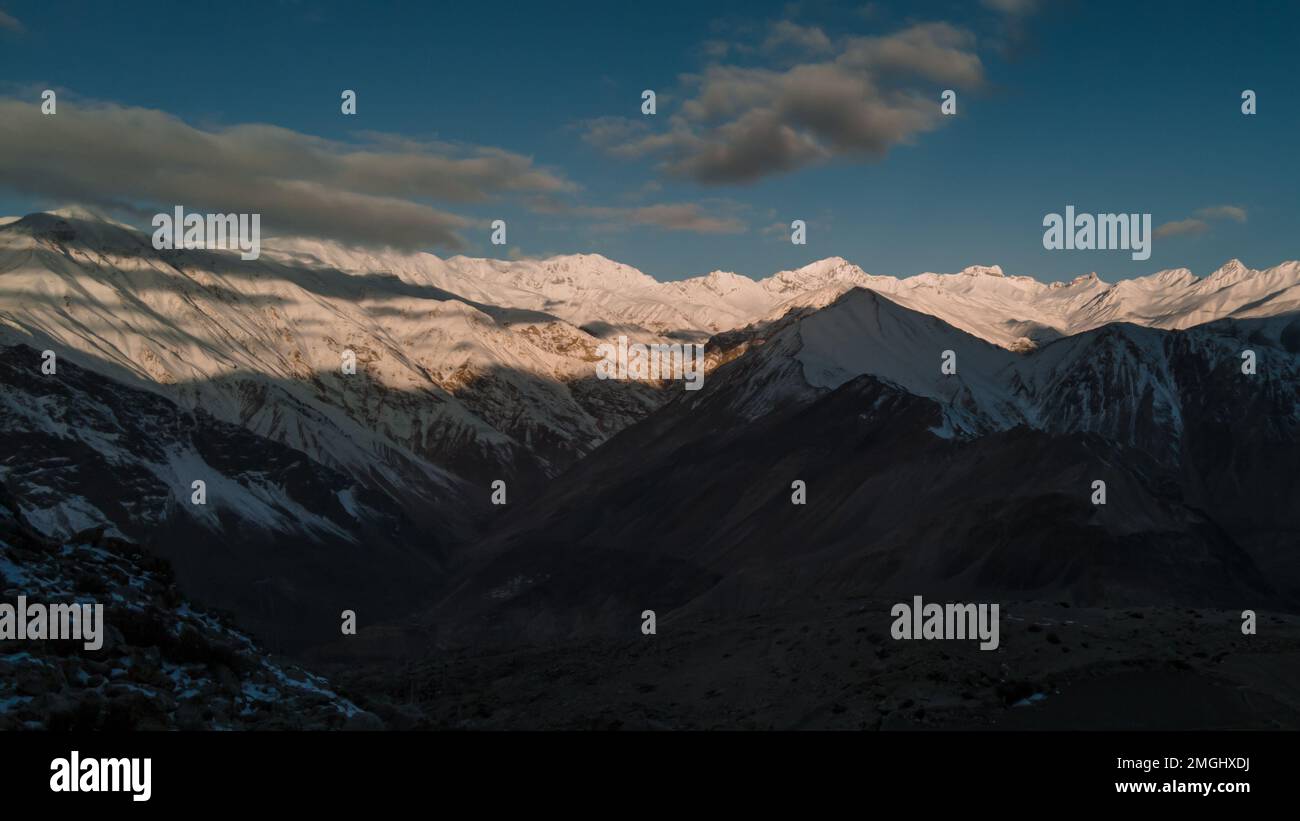 Himalayan peaks 2021 hi-res stock photography and images - Alamy