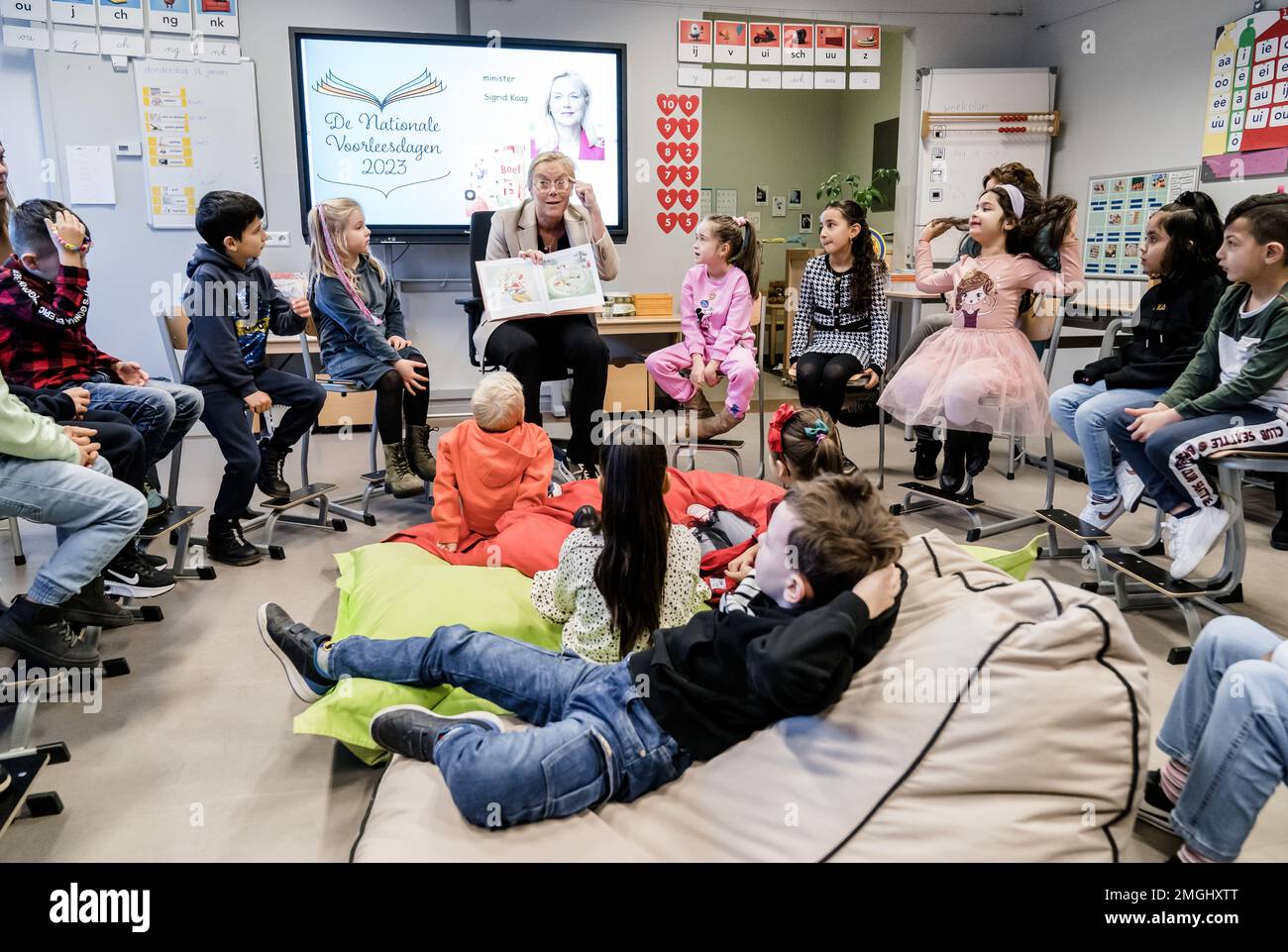 Nationale reading breakfast hi-res stock photography and images - Alamy