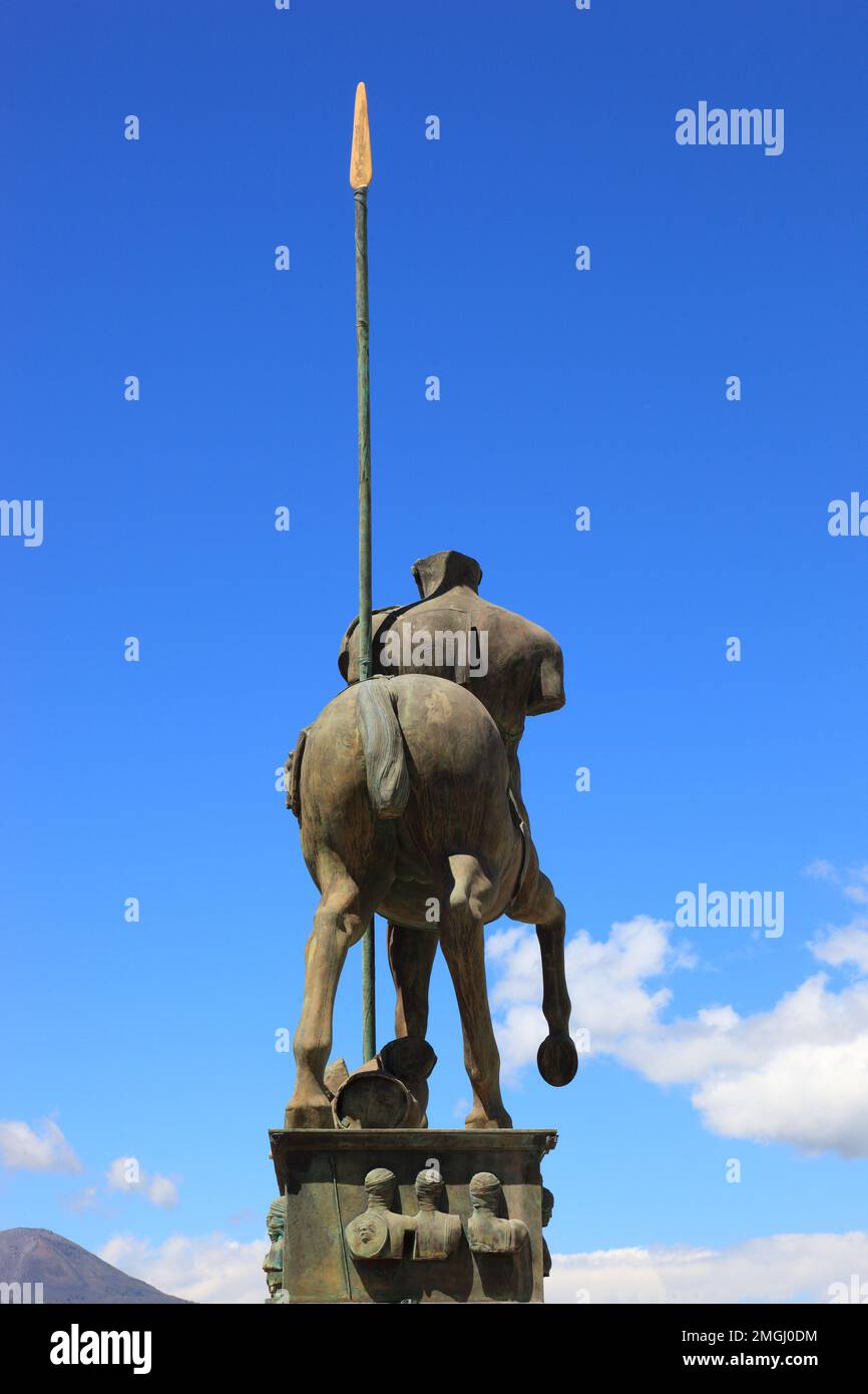 Statue von Centaur auf dem Gebiet des Forum, Kentaur, Mischwesen der ...