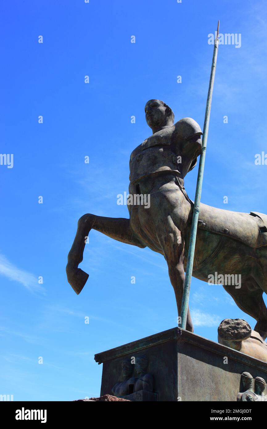 Statue von Centaur auf dem Gebiet des Forum, Kentaur, Mischwesen der ... Statue von Centaur auf dem Gebiet des Forum, Kentaur, Mischwesen der ...