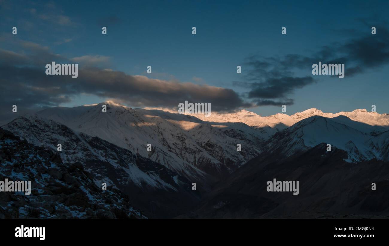 Himalayan peaks 2021 hi-res stock photography and images - Alamy