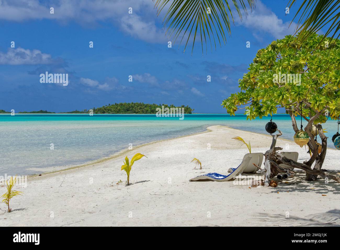 French Polynesia, Rangiroa: the Blue Lagoon, a string of coral islets ...