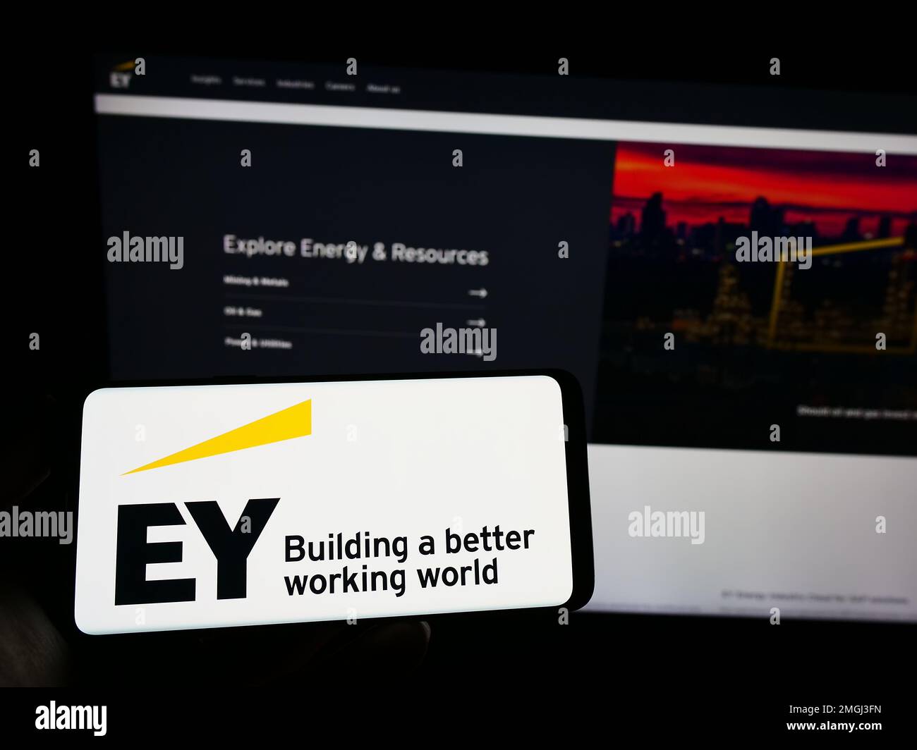 Ey logo hi-res stock photography and images - Alamy