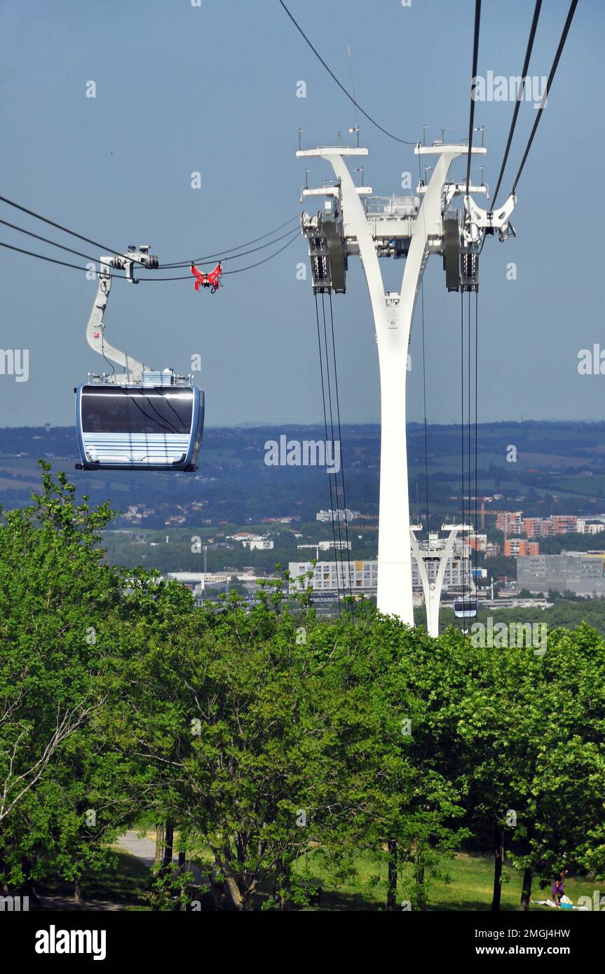 Urban cable car Teleo in Toulouse (south of France): pylon and car ...