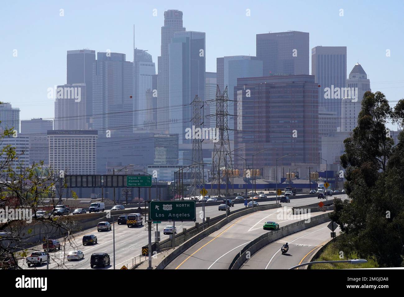 Traffic heads away from downtown along the 101 freeway, Thursday, April ...
