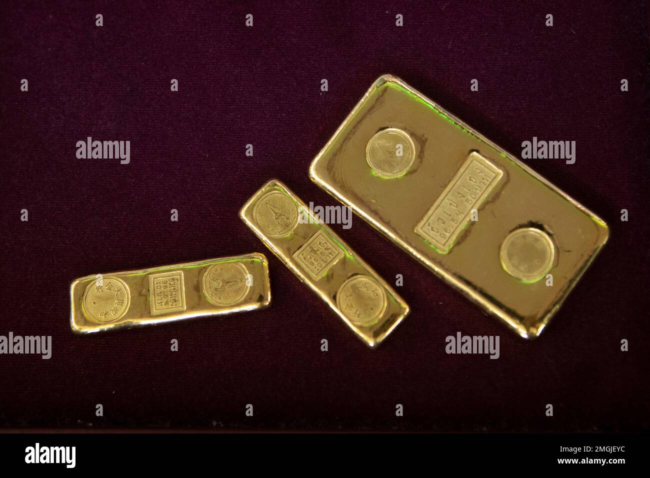 A customer puts gold bar on basket for sell to the gold shop in Bangkok ...