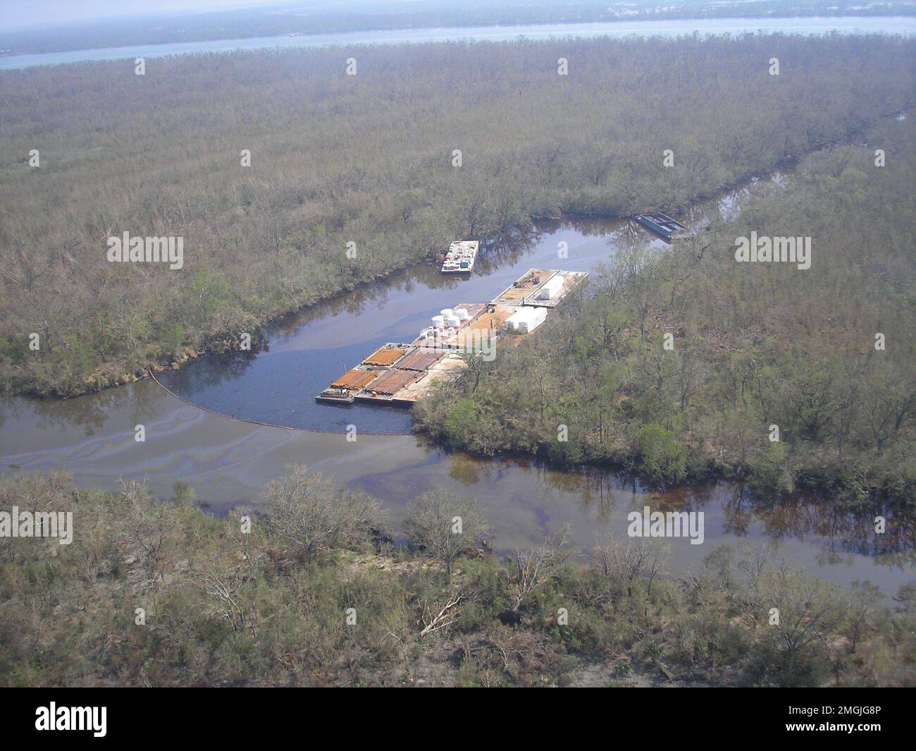 Pollution - ESU St. Louis Response - South Bass - 26-HK-233-108. arial ...