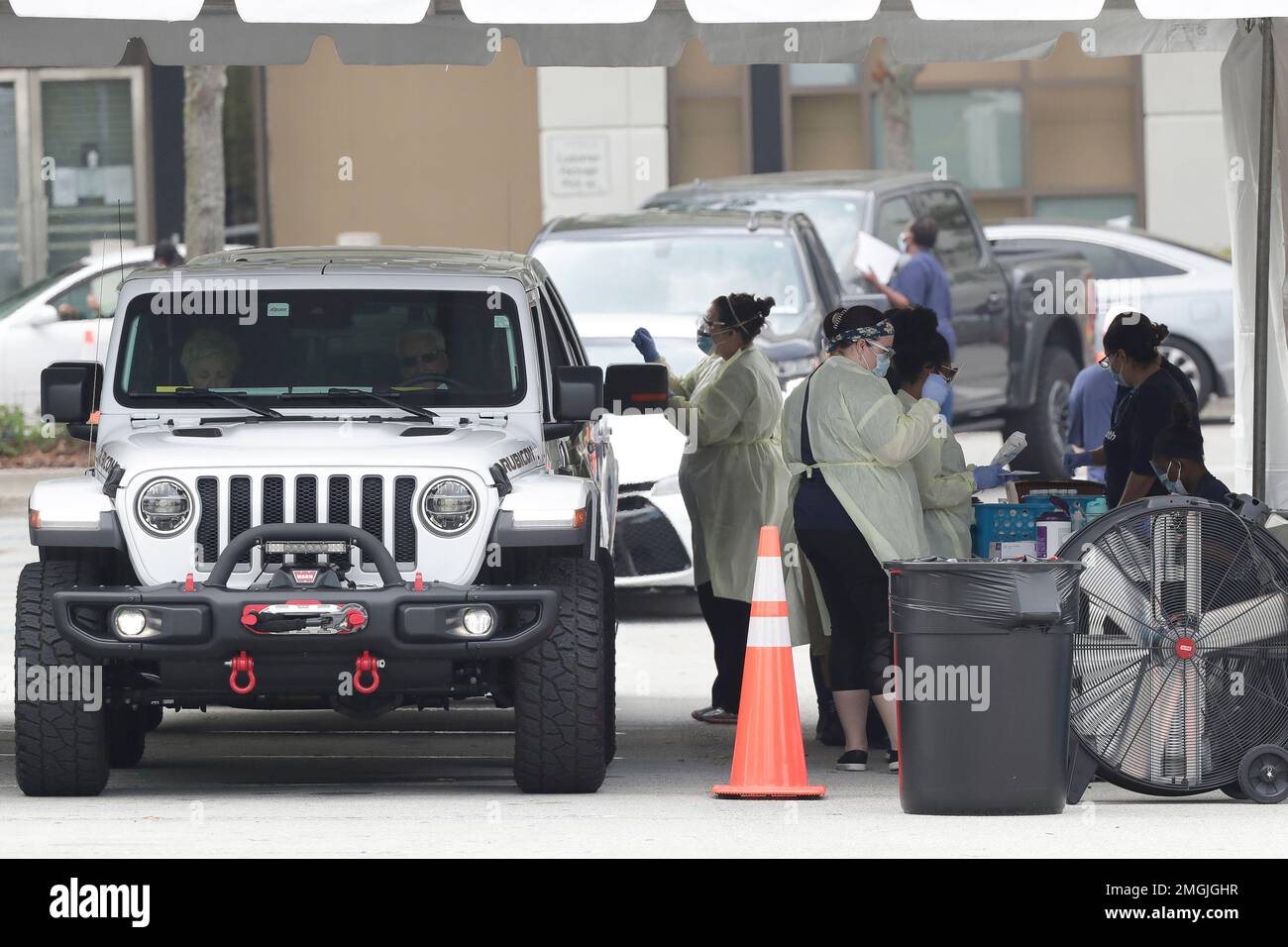 Health workers conduct COVED-19 tests at a drive through coronavirus ...