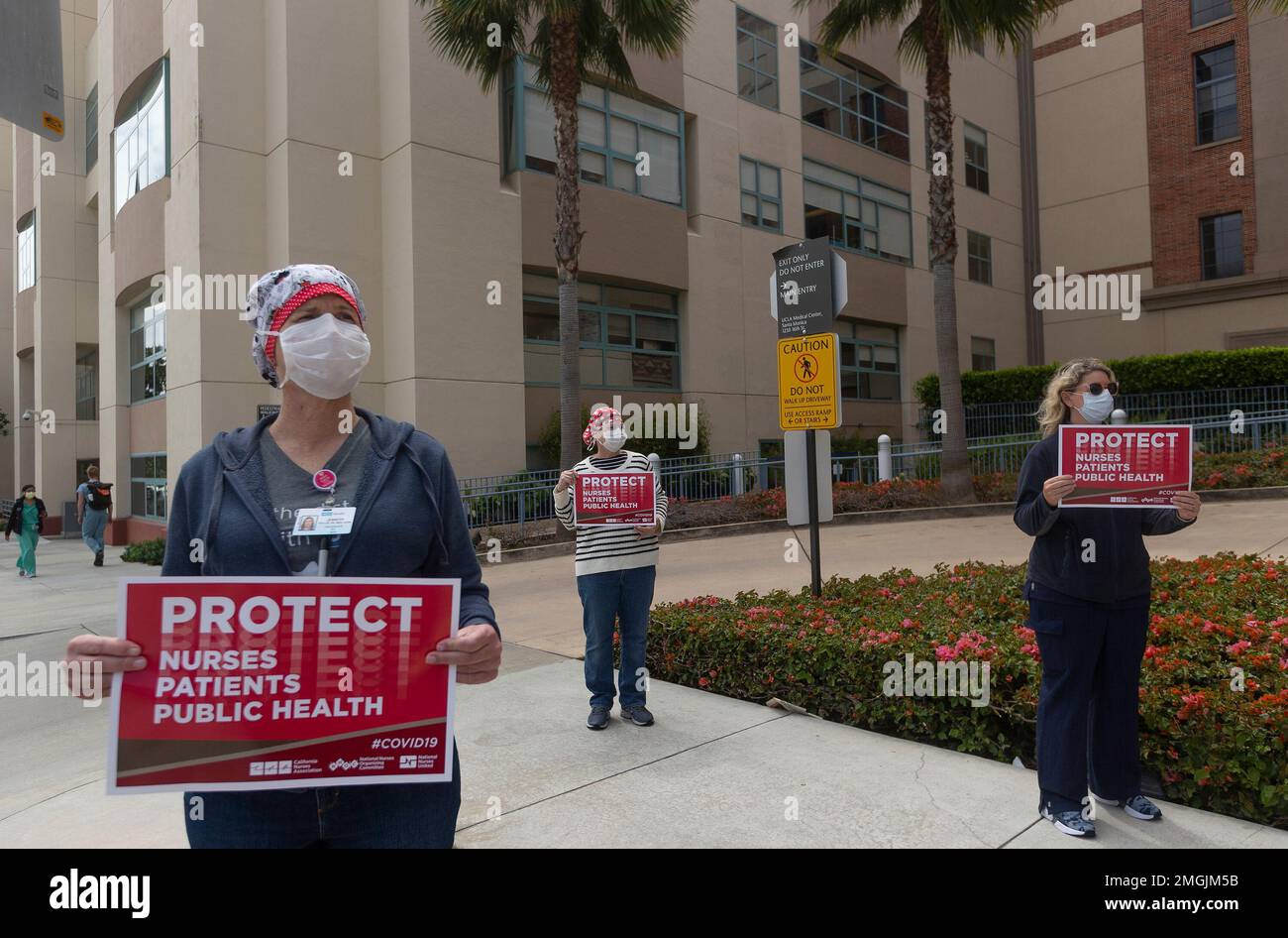Health care workers and nurses protest the lack of Personal Protective ...