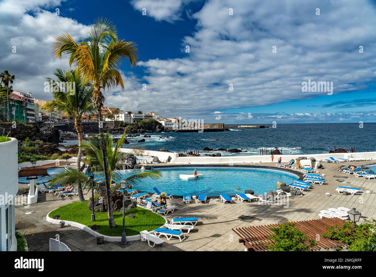 Schwimmbad Costa Martiánez an der Küste von Puerto de la Cruz ...