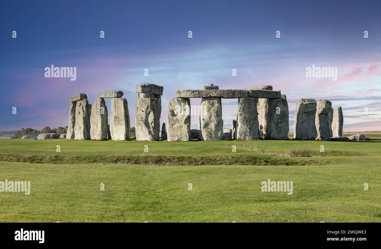 Stonehenge prehistoric stone circle ruins hi-res stock photography and ...