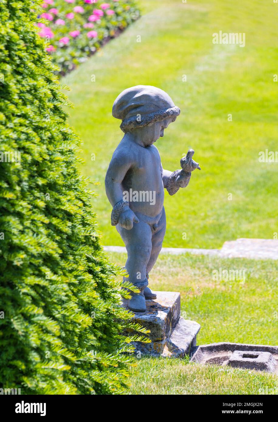 Hampton Court Palace gardens, London, England Stock Photo - Alamy