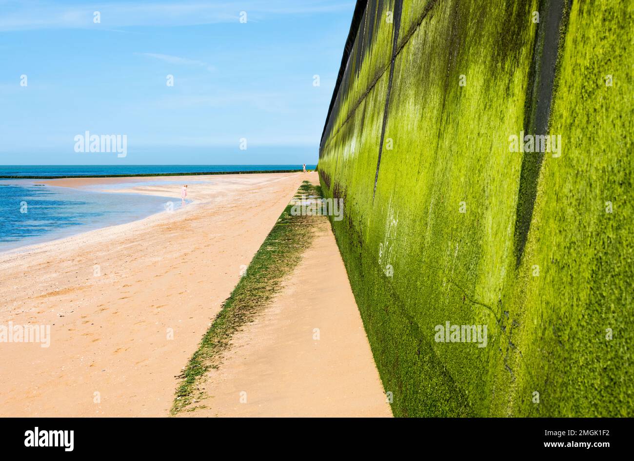 Margate sea wall, Kent, England Stock Photo - Alamy