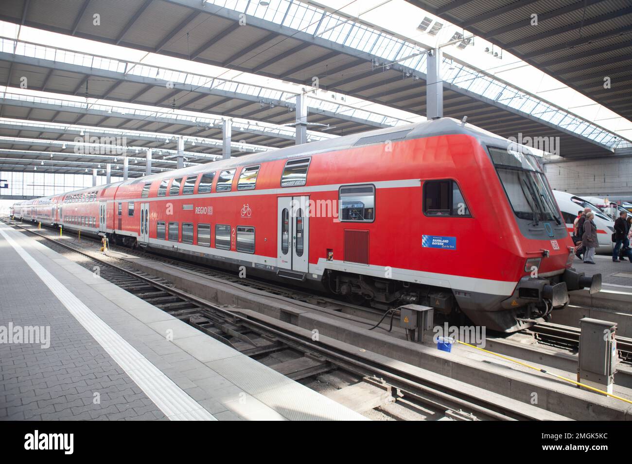 High-speed trains at the Munich railway station Stock Photo - Alamy
