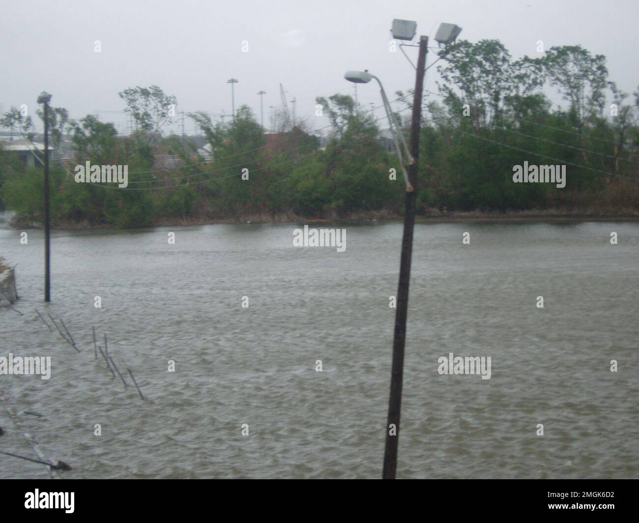 Levee Breach - 26-HK-362-24. Hurricane Katrina Stock Photo - Alamy