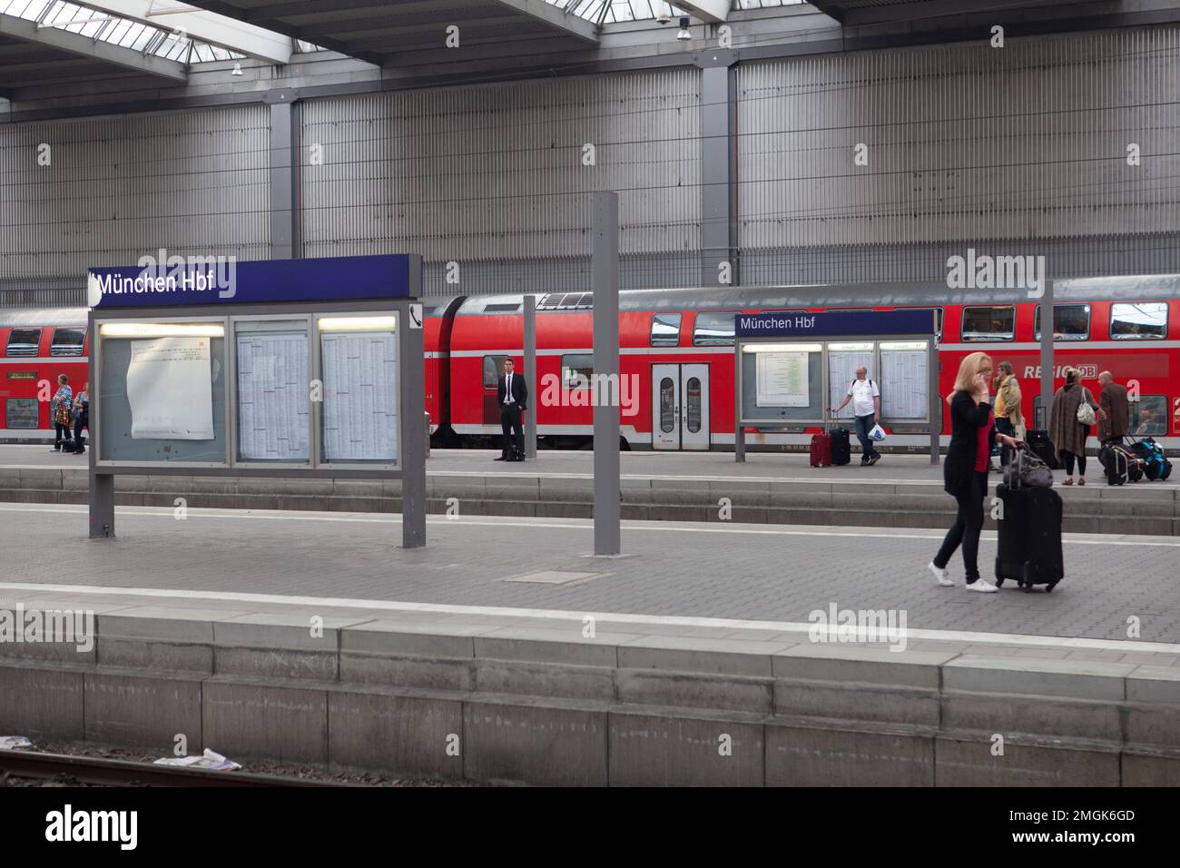 High-speed trains at the Munich railway station Stock Photo - Alamy