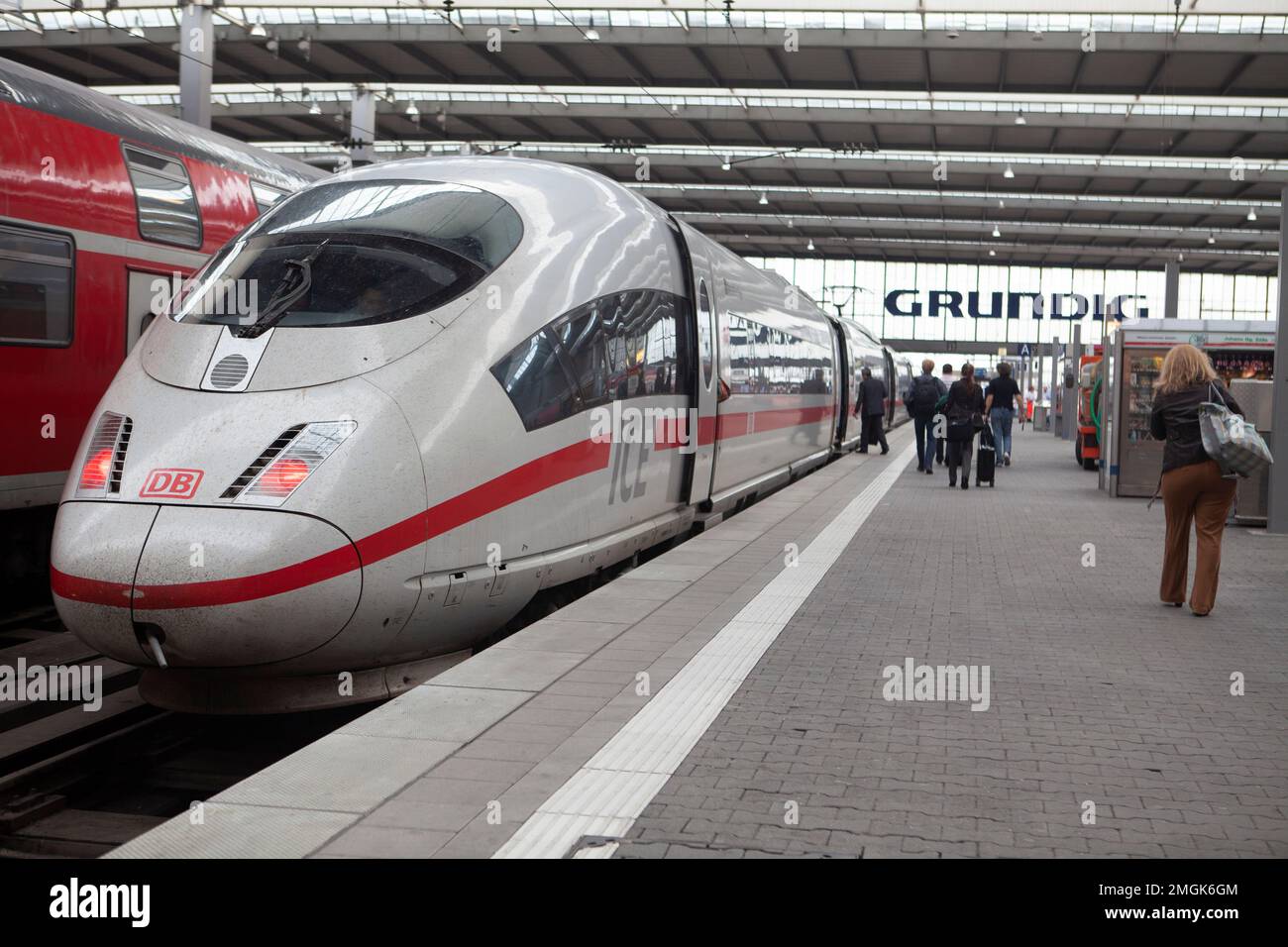 High-speed trains at the Munich railway station Stock Photo - Alamy