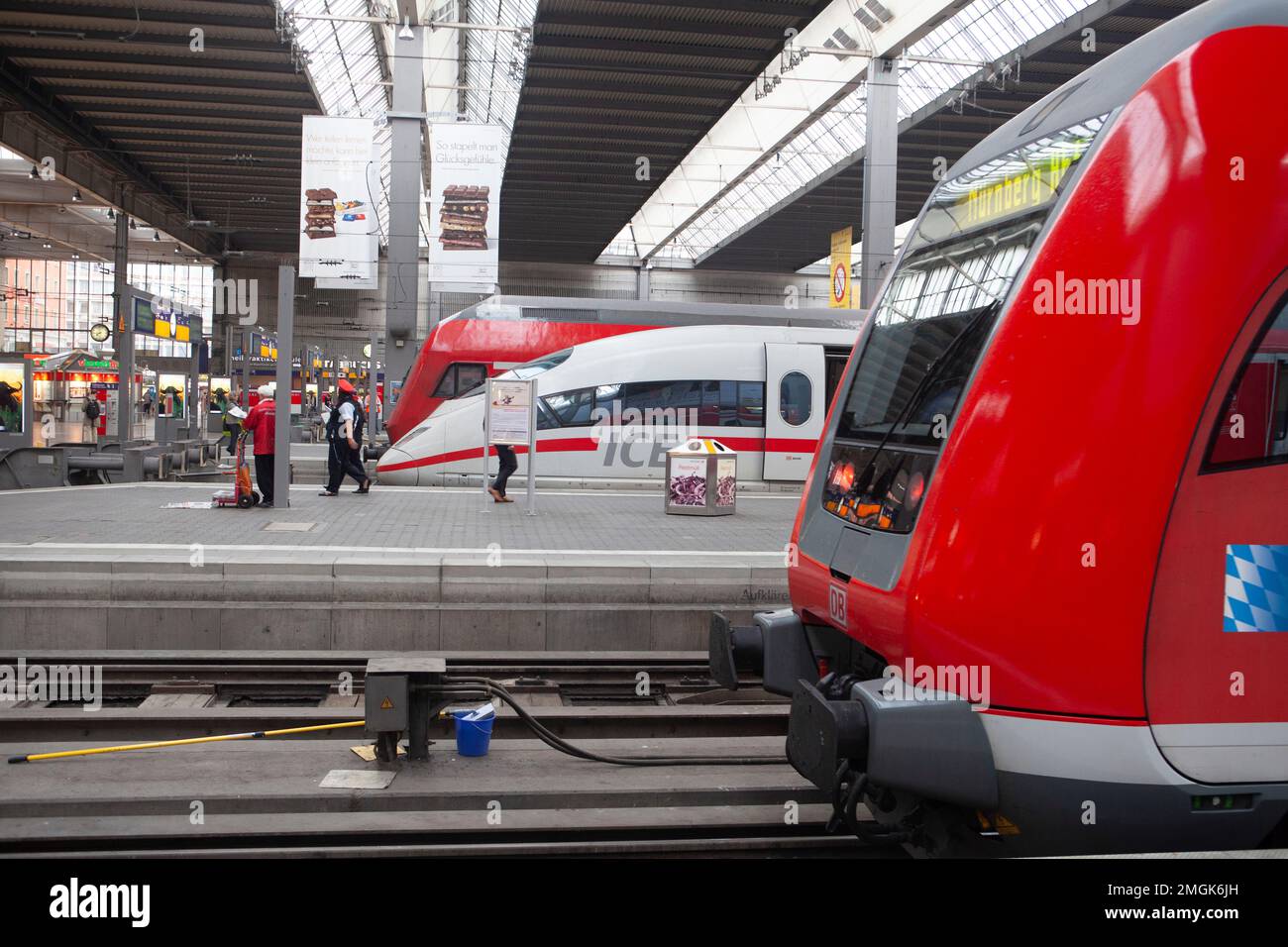 High-speed trains at the Munich railway station Stock Photo - Alamy