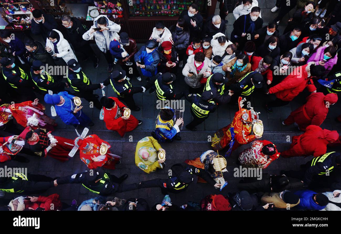 HANGZHOU, CHINA - JANUARY 26, 2023 - The "God of Wealth" delivers ...