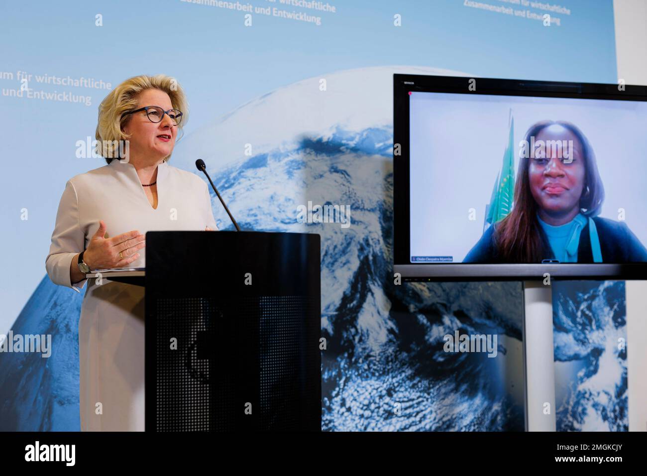 Berlin, Deutschland. 24th Jan, 2023. left to right Svenja Schulze ...
